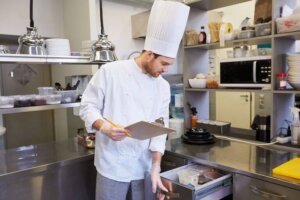 Chef vs Cook: The Difference Between a Professional Cook and a Chef ...